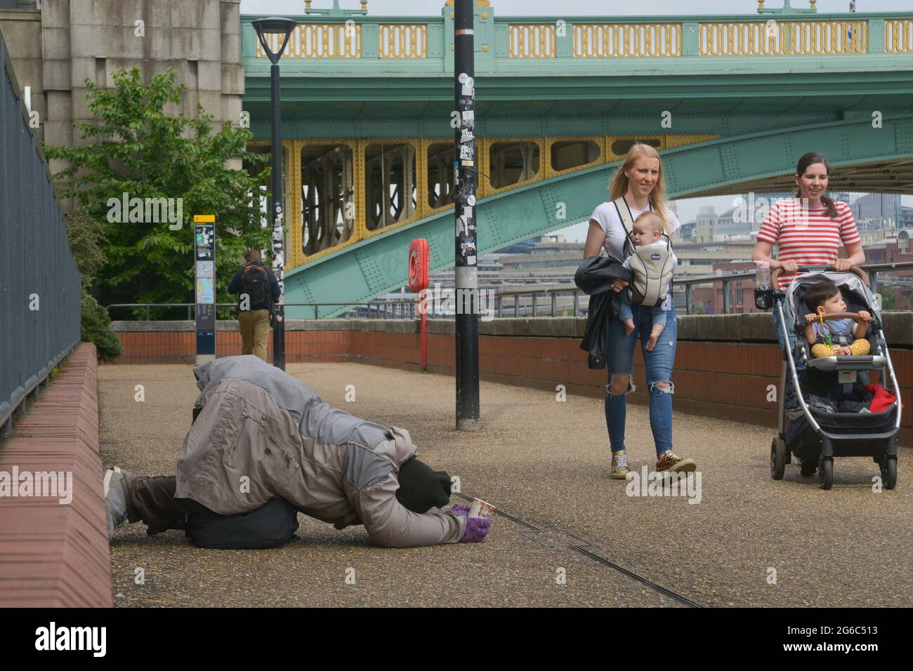 Homeless uk hi-res stock photography and images - Alamy