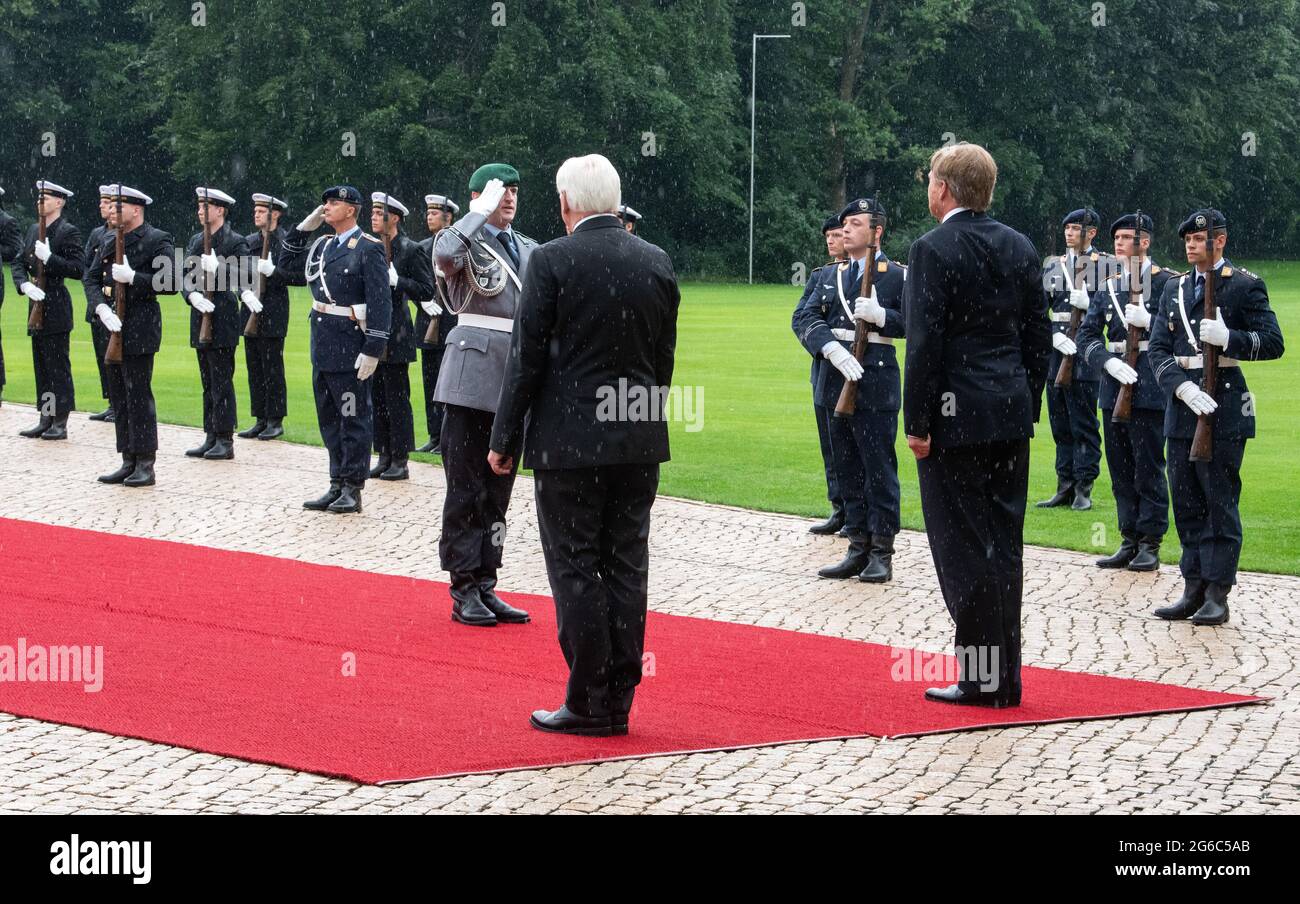 Royal dutch guards hi-res stock photography and images - Alamy