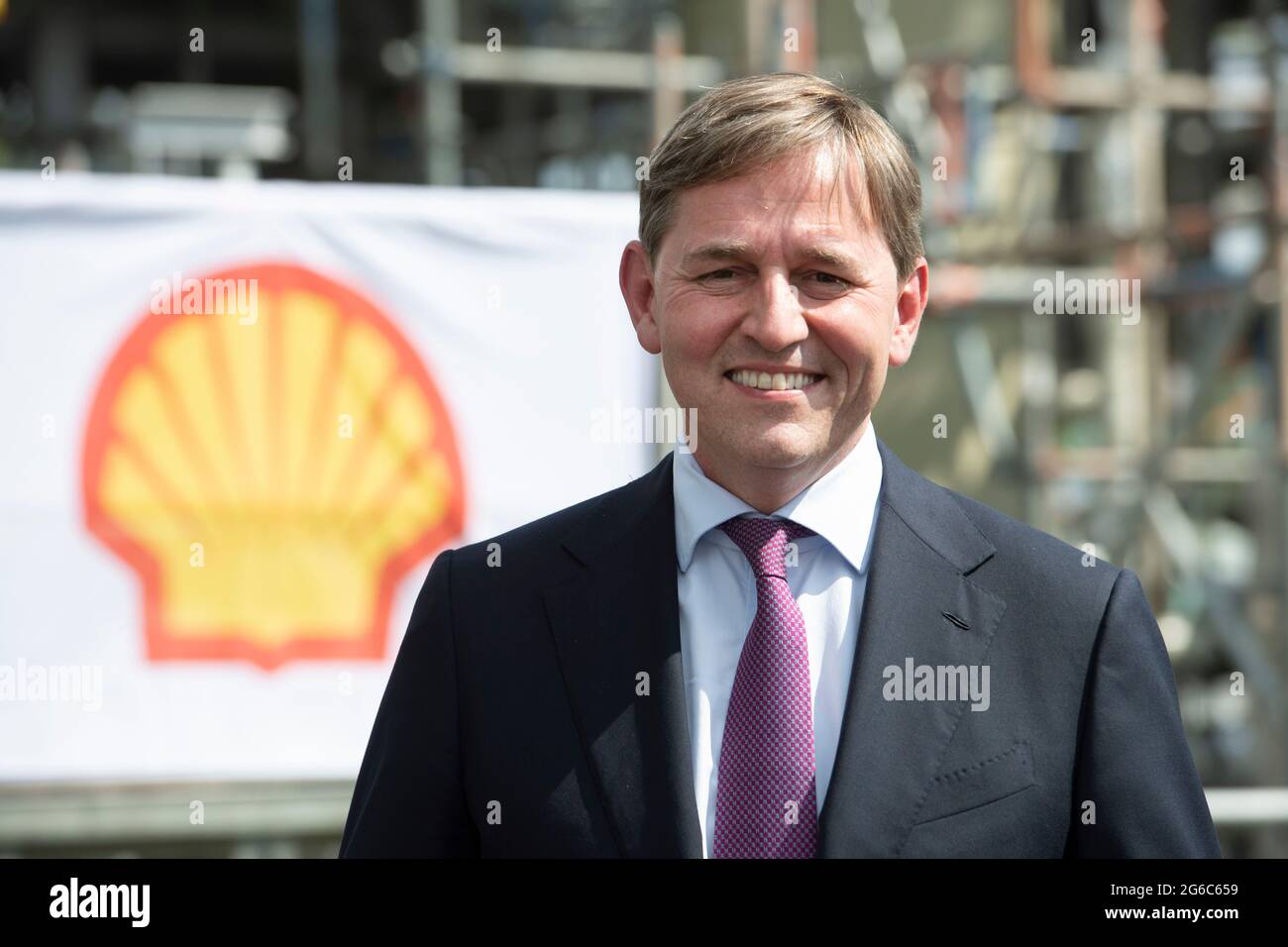 Royal dutch shell 2021 hi-res stock photography and images - Alamy