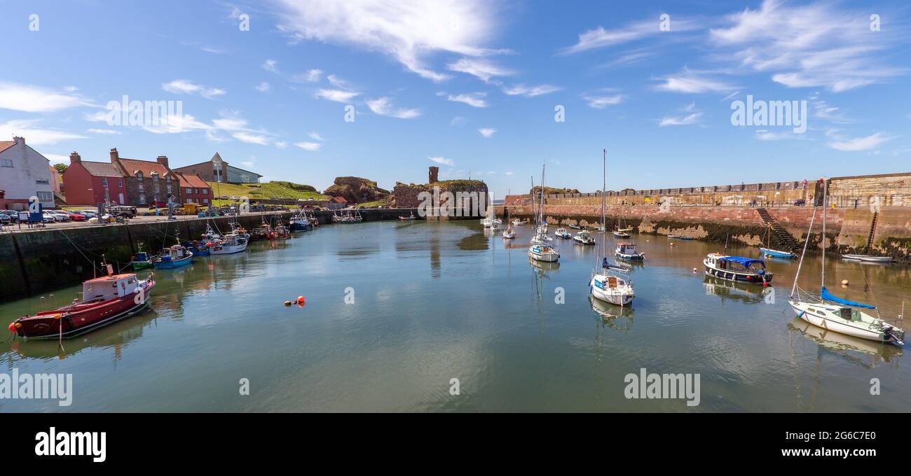Dunbar harbour hi-res stock photography and images - Alamy