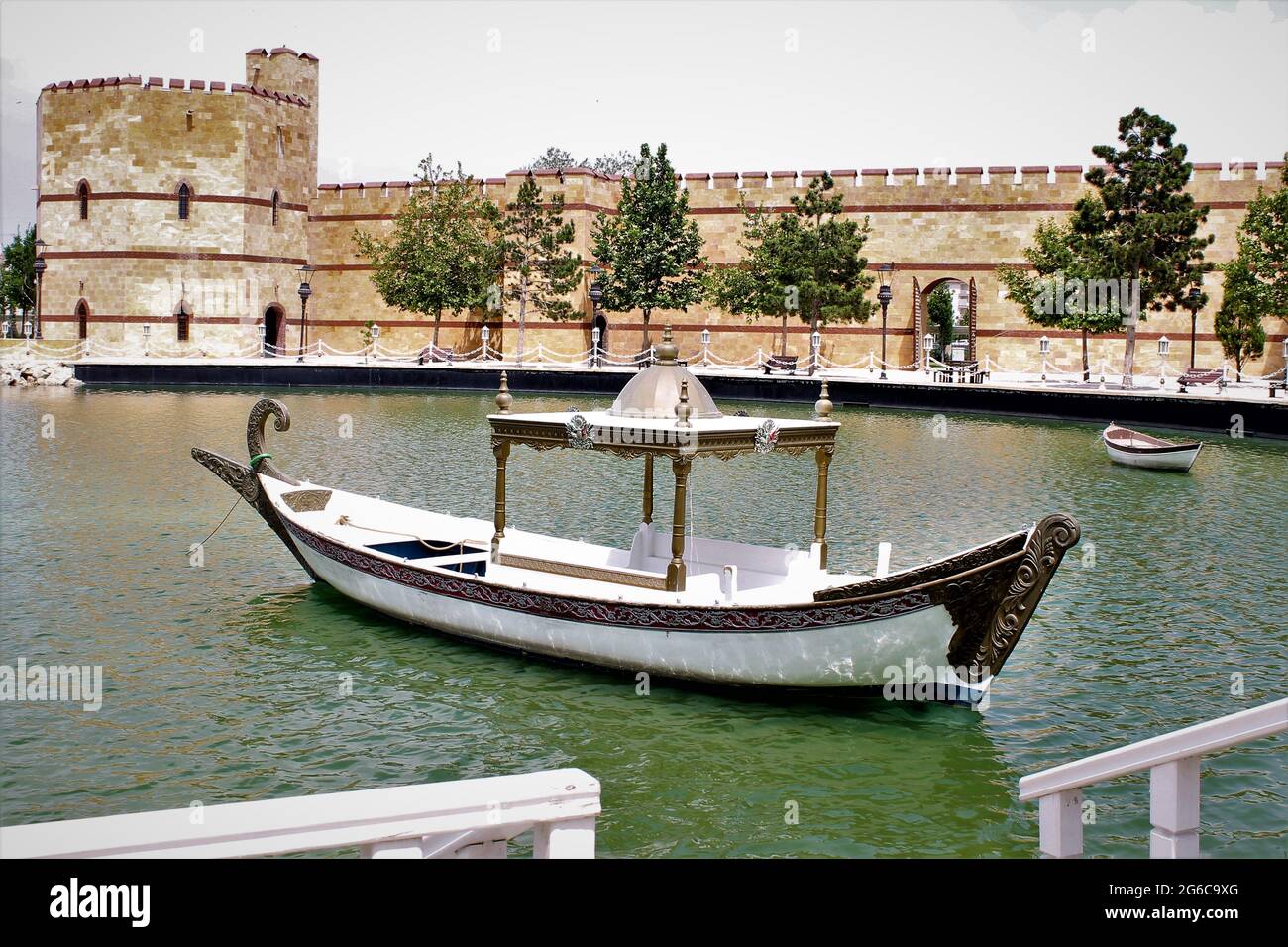 Ottoman sultan's boat waiting in front of the castle walls Stock Photo ...