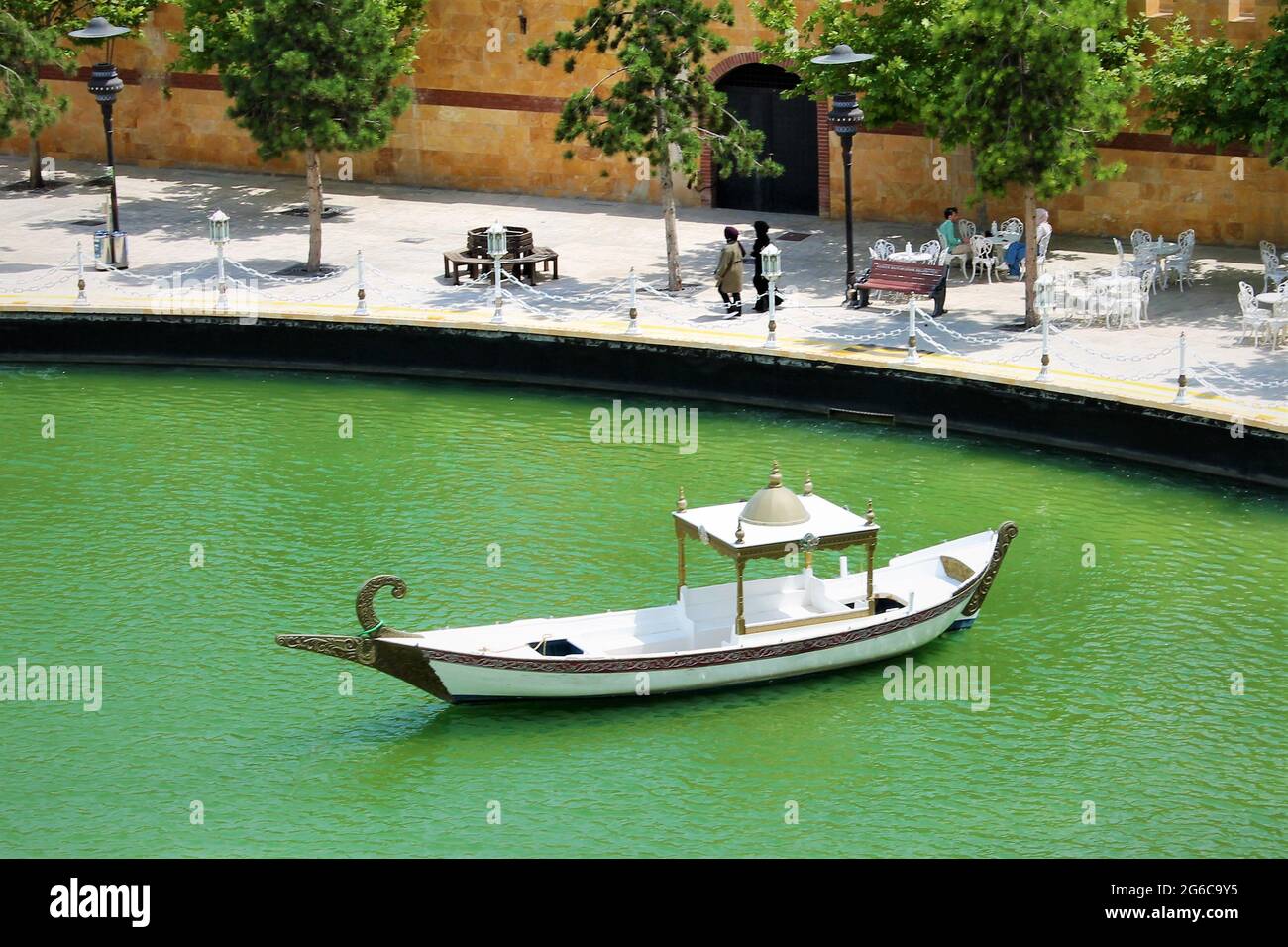 Ottoman sultan's boat waiting in front of the castle walls Stock Photo ...