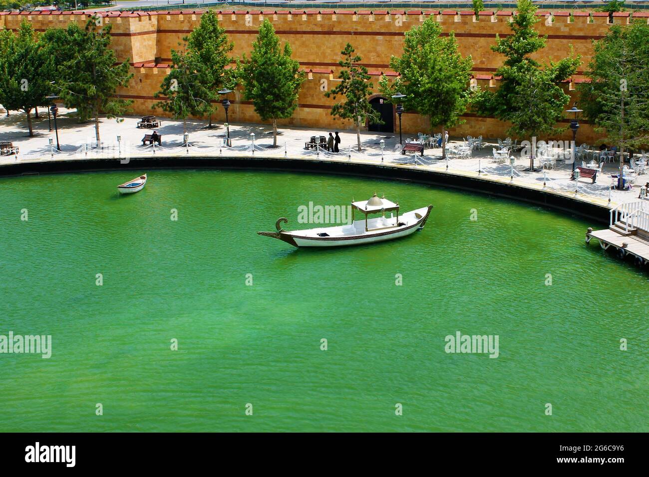 Ottoman sultan's boat waiting in front of the castle walls Stock Photo ...