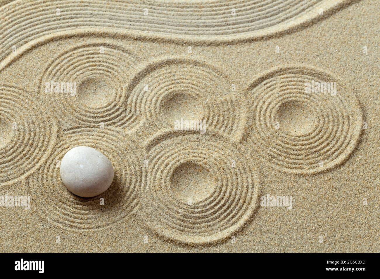 Yen and yang hi-res stock photography and images - Alamy