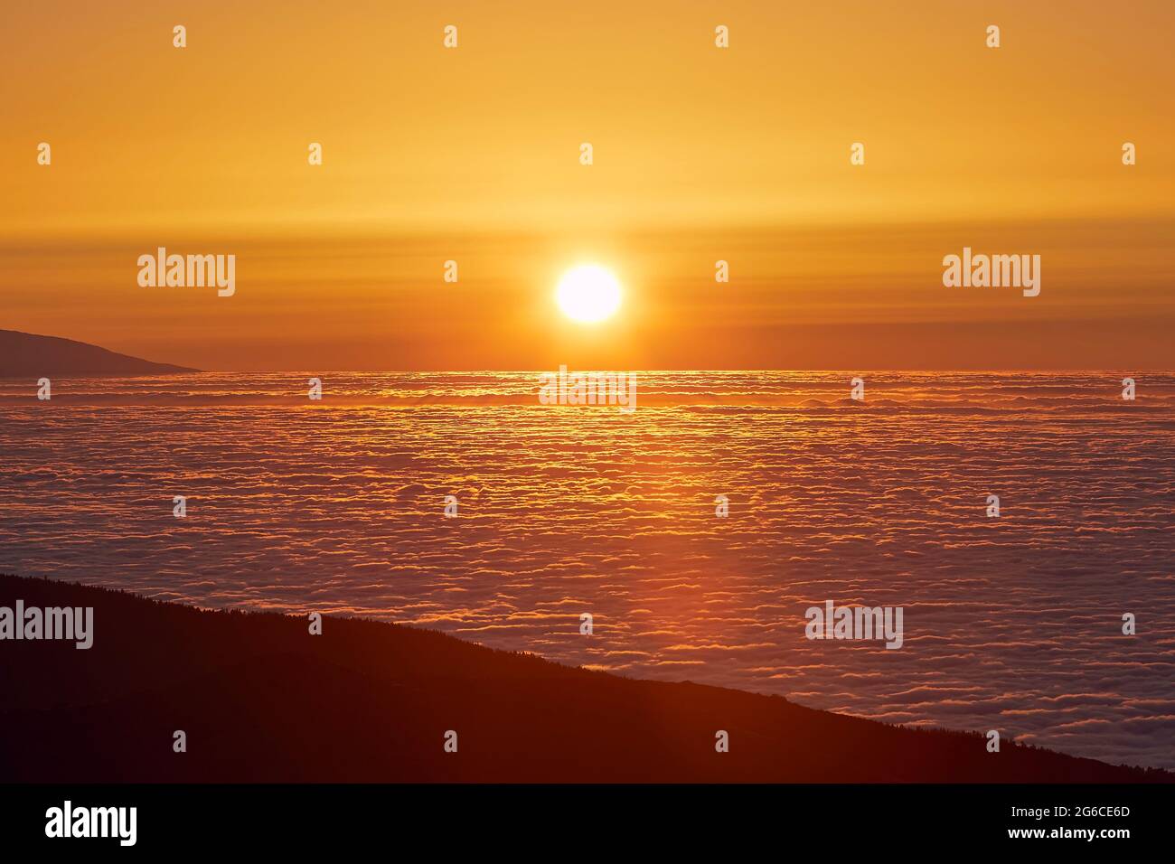 Sun above clouds hi-res stock photography and images - Alamy