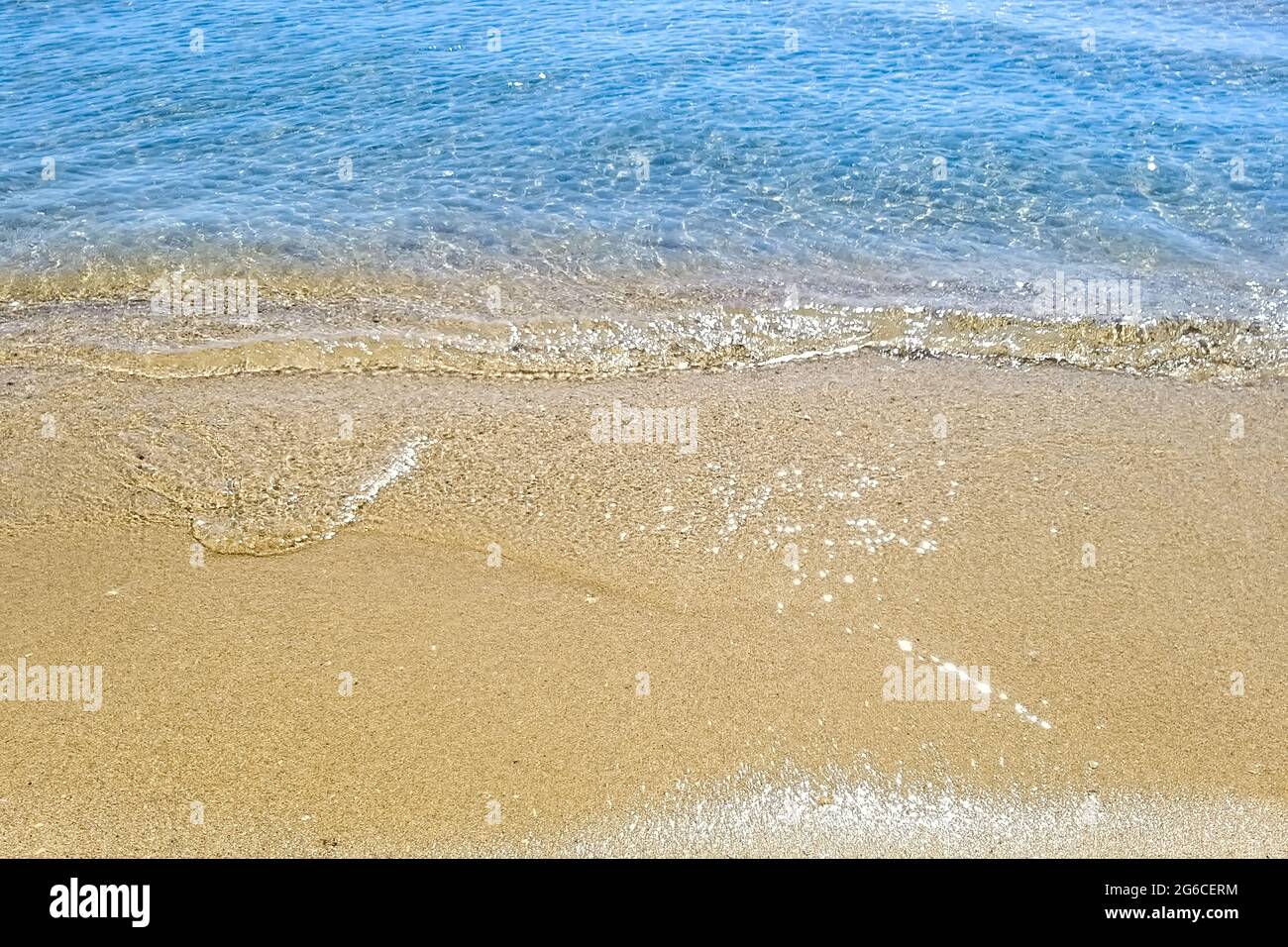Gentle sea waves hi-res stock photography and images - Alamy