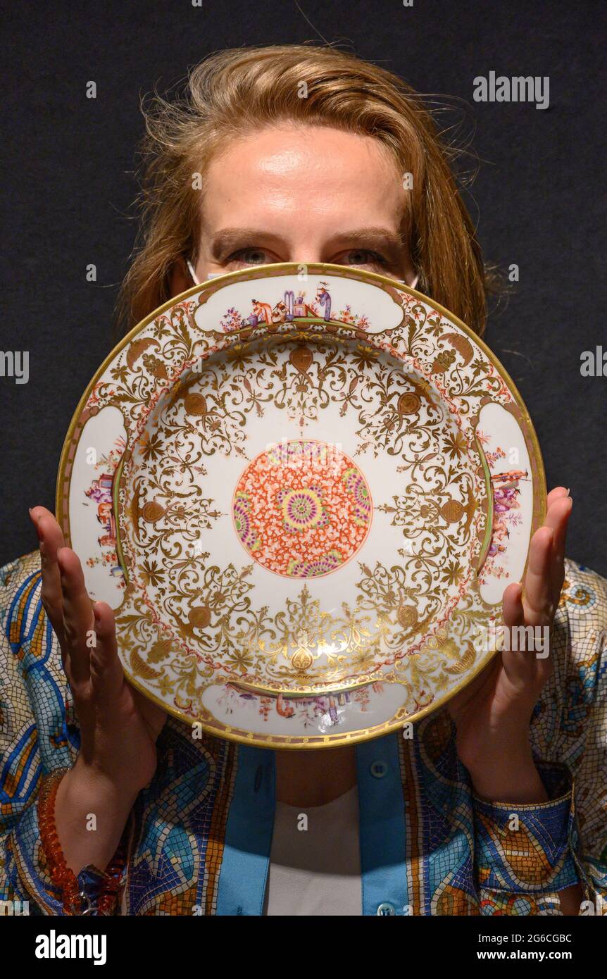 500 years of european ceramics hi-res stock photography and images - Alamy