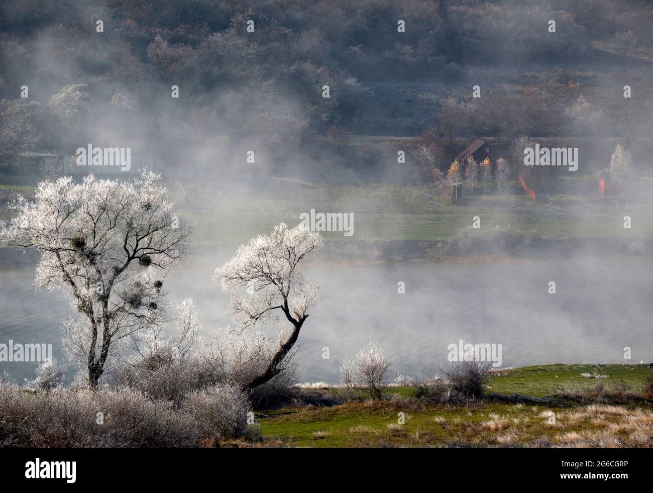 Lakeside atmosphere hi-res stock photography and images - Alamy