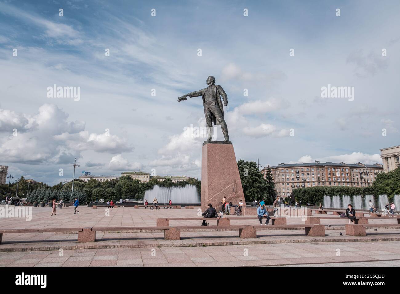 Monument to V. I. Lenin on Moscow Square Stock Photo - Alamy