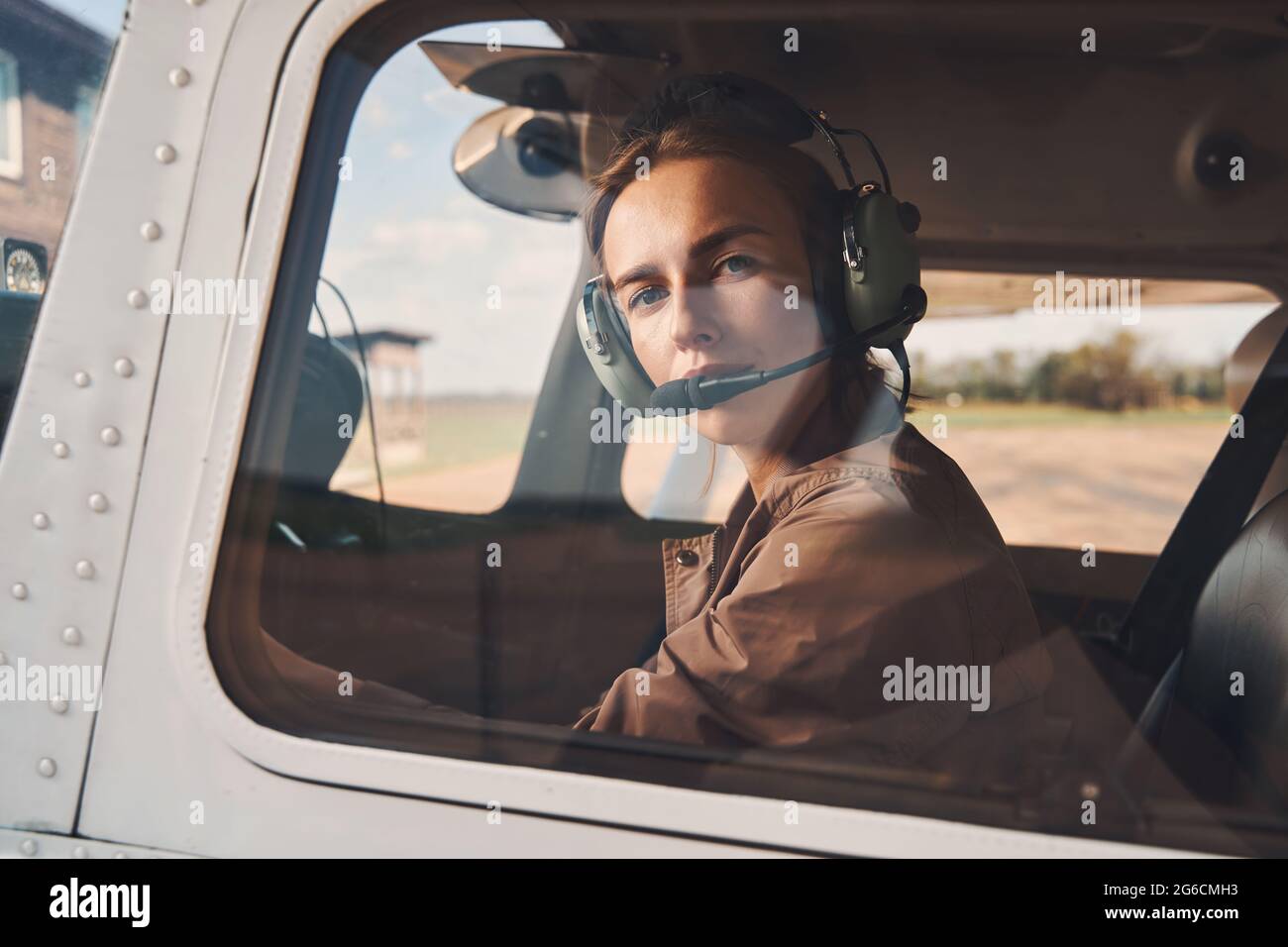Attractive young female airline pilot hi-res stock photography and ...