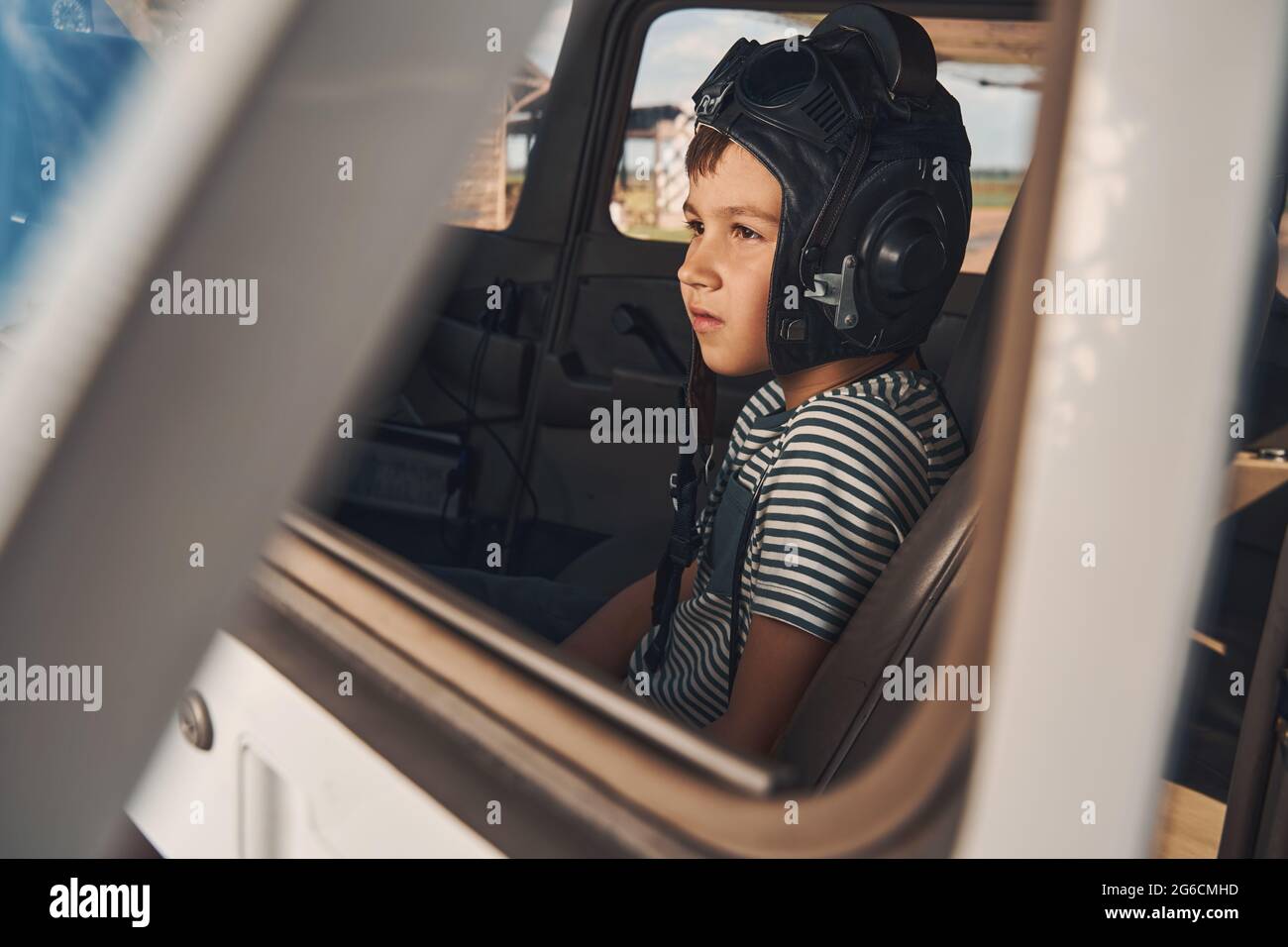 Airplane child cockpit hi-res stock photography and images - Alamy