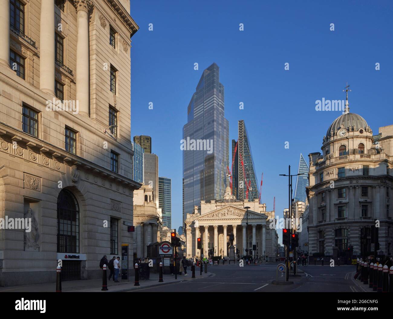 Medium and high rise architecture hi-res stock photography and images ...