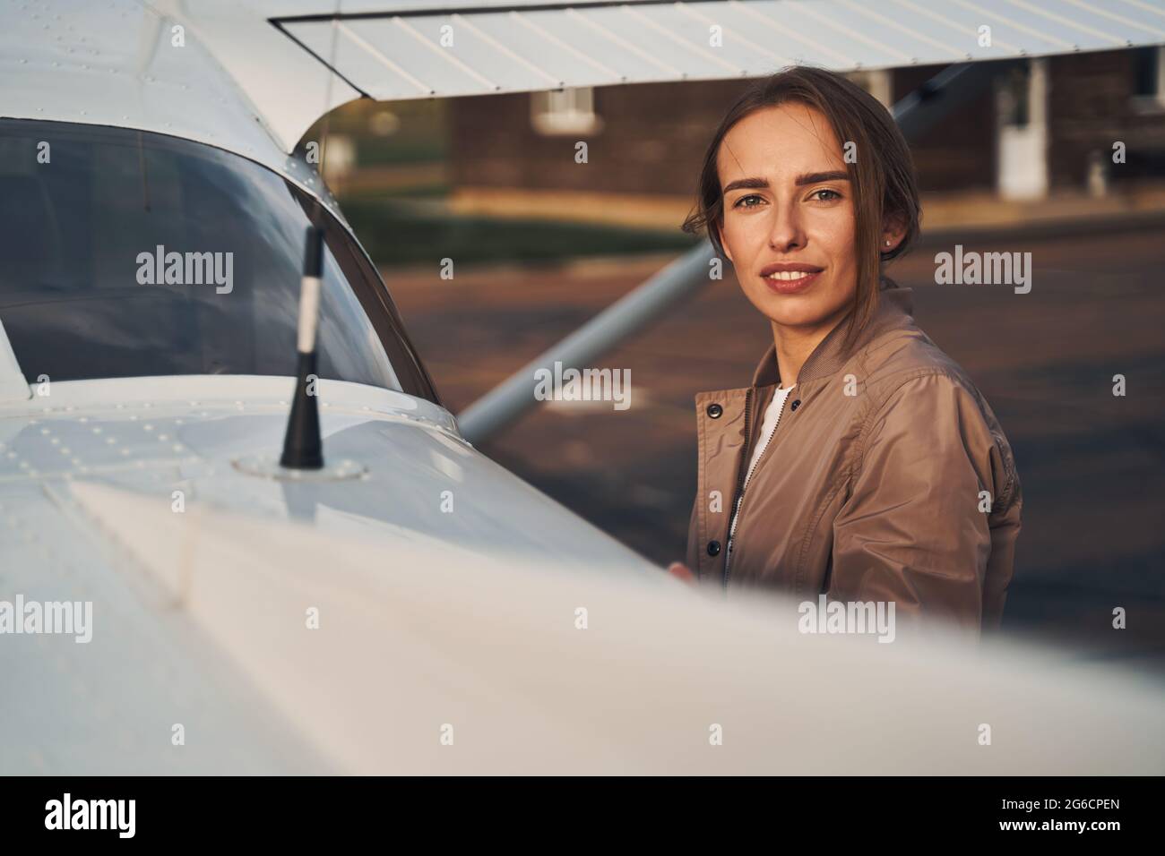 Attractive young female airline pilot hi-res stock photography and ...