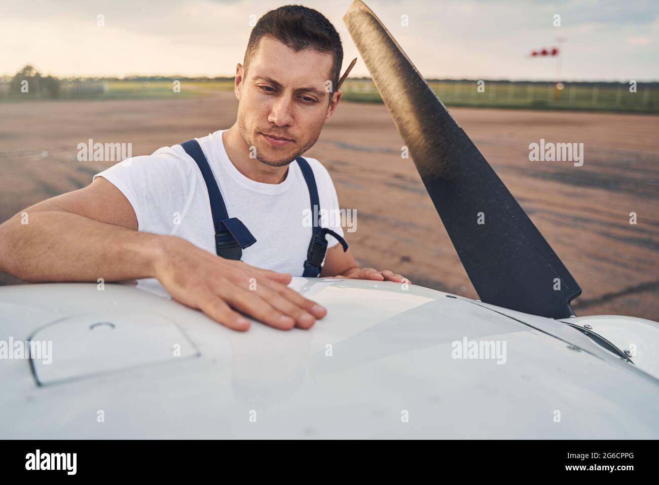Inspecting airplane hi-res stock photography and images - Alamy