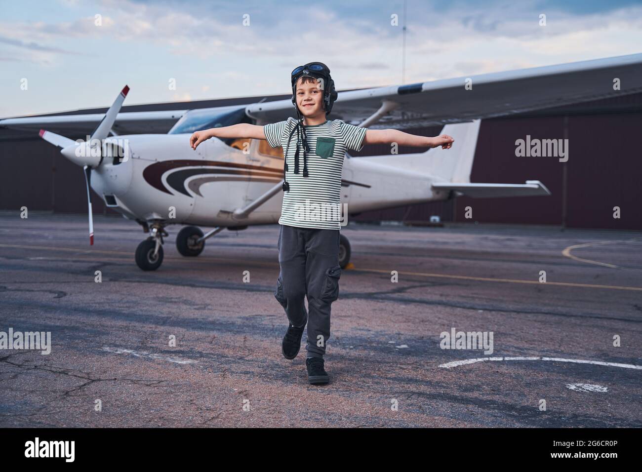 Aircraft smiling walking transportation hi-res stock photography and ...