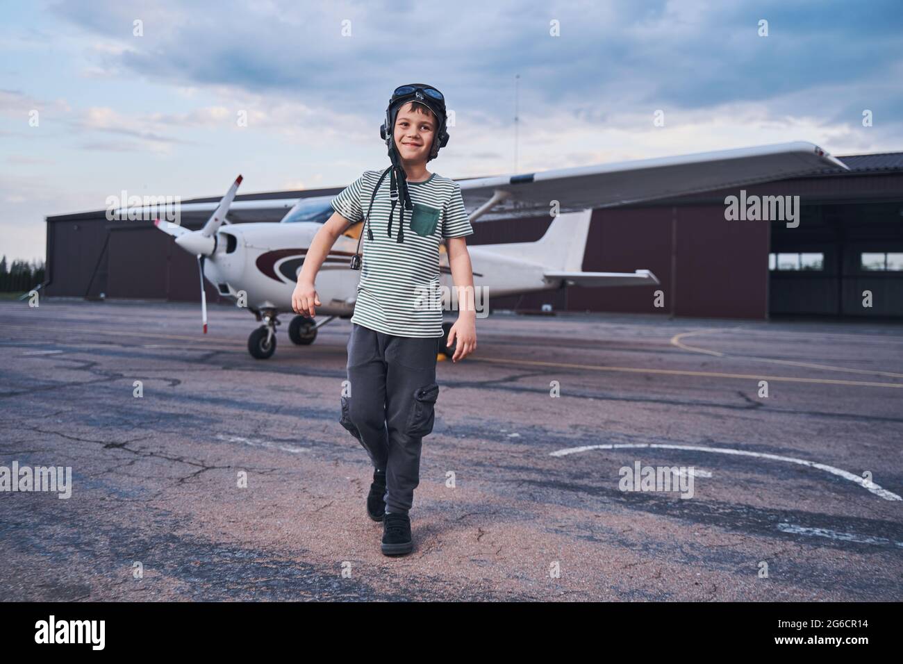 Aircraft smiling walking transportation hi-res stock photography and ...