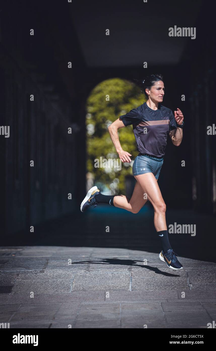 Girl running in the city, it's her lifestyle Stock Photo - Alamy