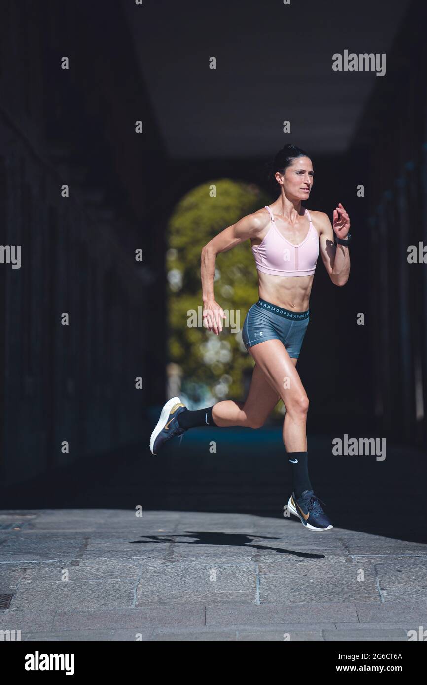 Girl running in the city, it's her lifestyle Stock Photo - Alamy