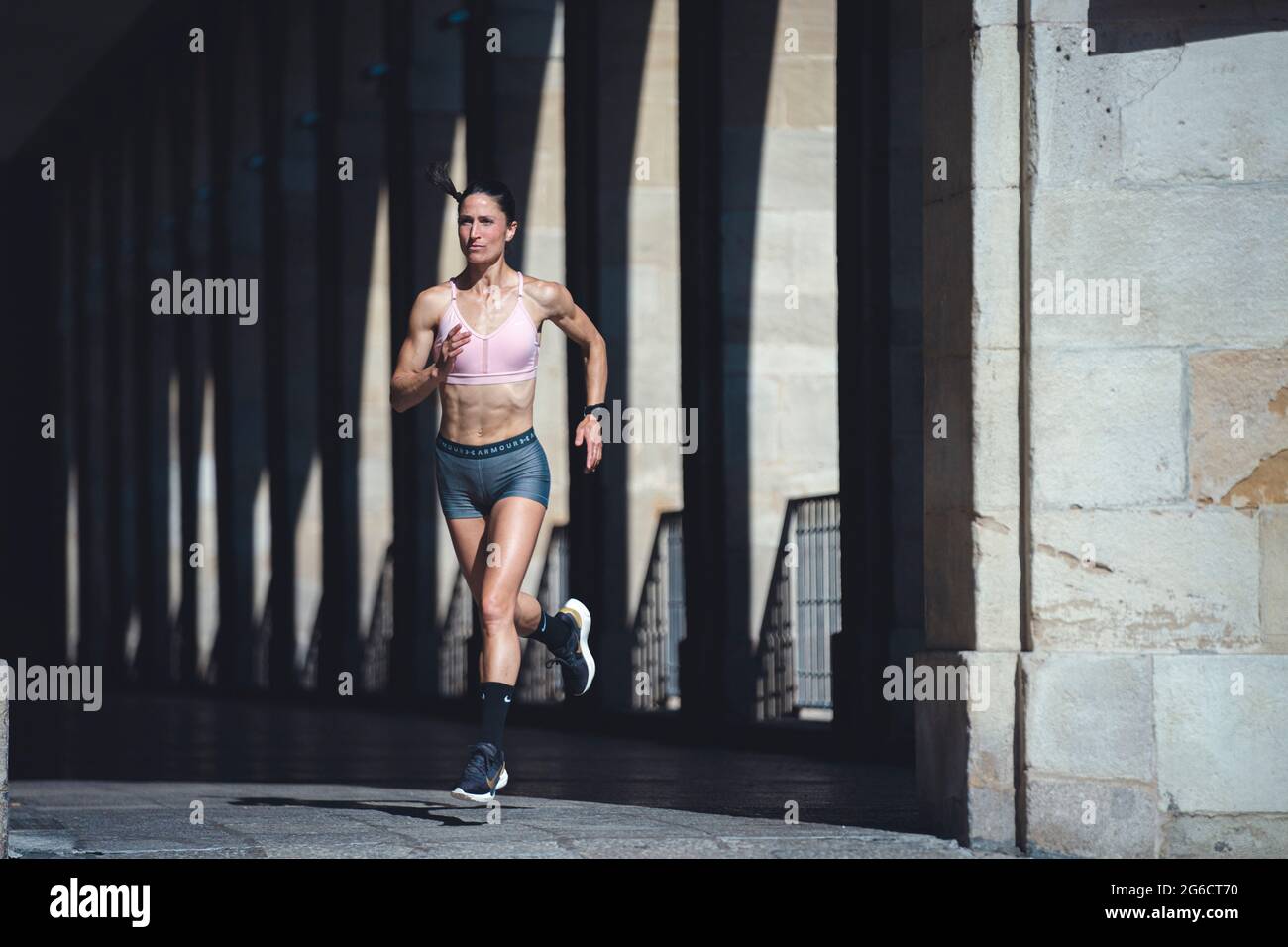 Girl running in the city, it's her lifestyle Stock Photo - Alamy