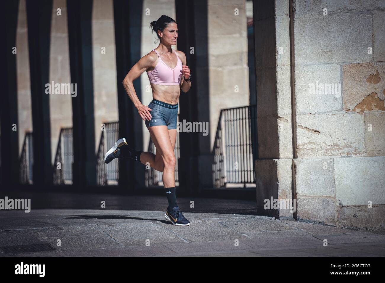 Girl running in the city, it's her lifestyle Stock Photo - Alamy