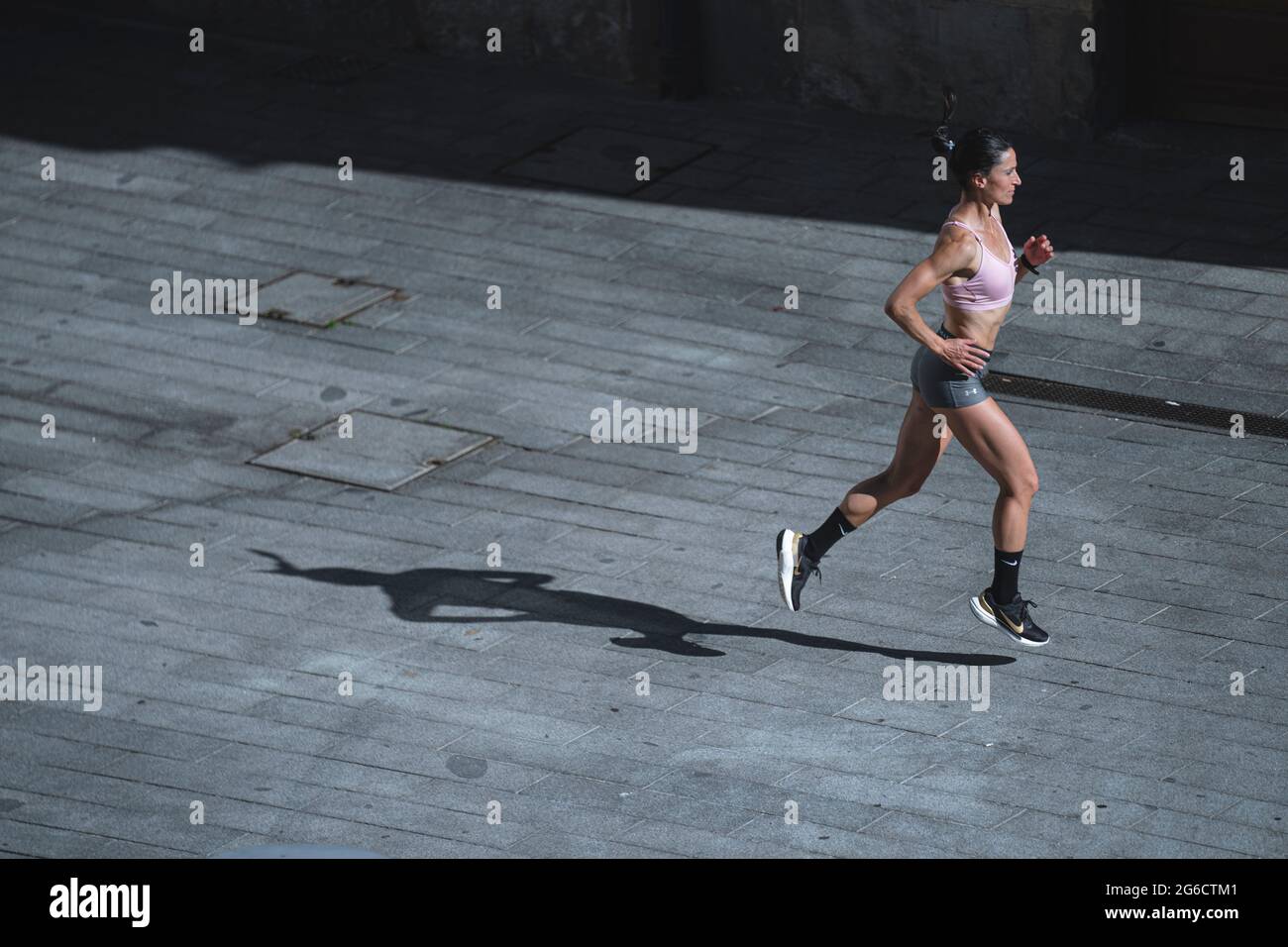 Girl running in the city, it's her lifestyle Stock Photo - Alamy