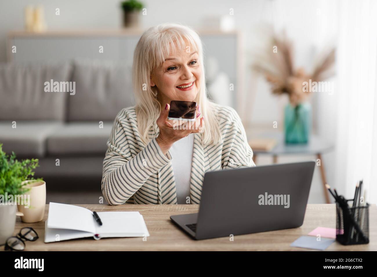 Woman using voice search assistant on smart phone Stock Photo - Alamy