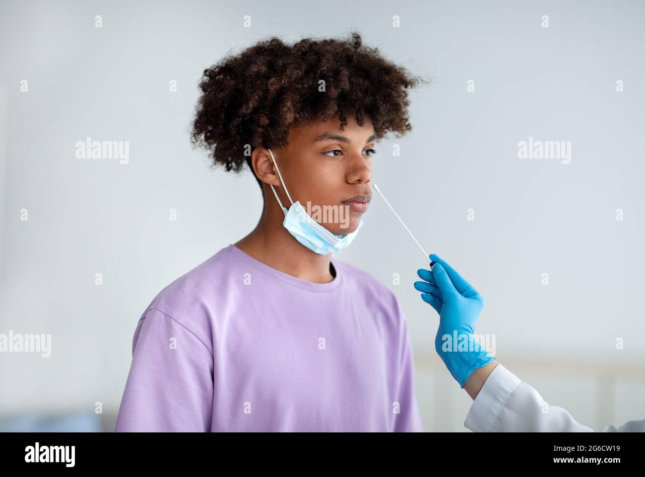 African american man nose doctor hi-res stock photography and images ...