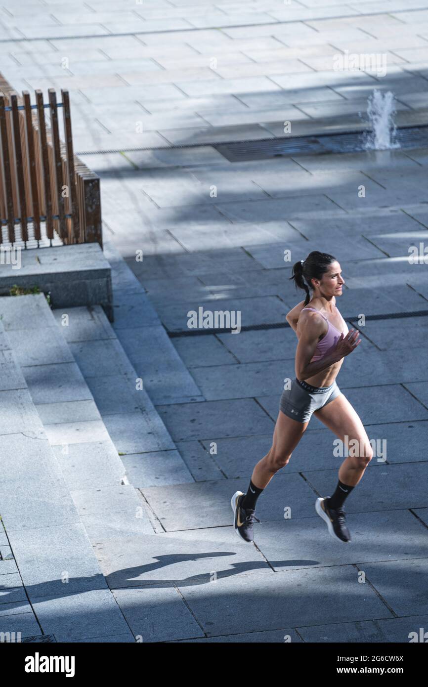 Girl running in the city, it's her lifestyle Stock Photo - Alamy