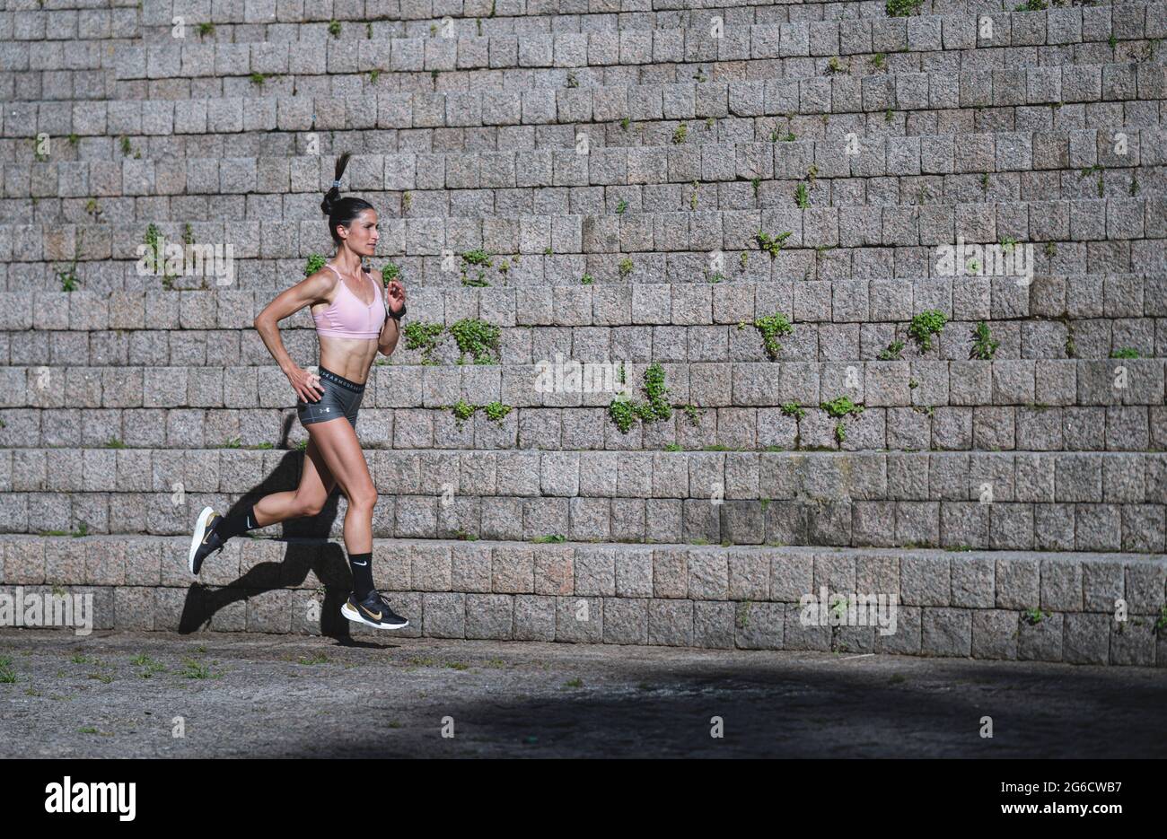 Girl running in the city, it's her lifestyle Stock Photo - Alamy
