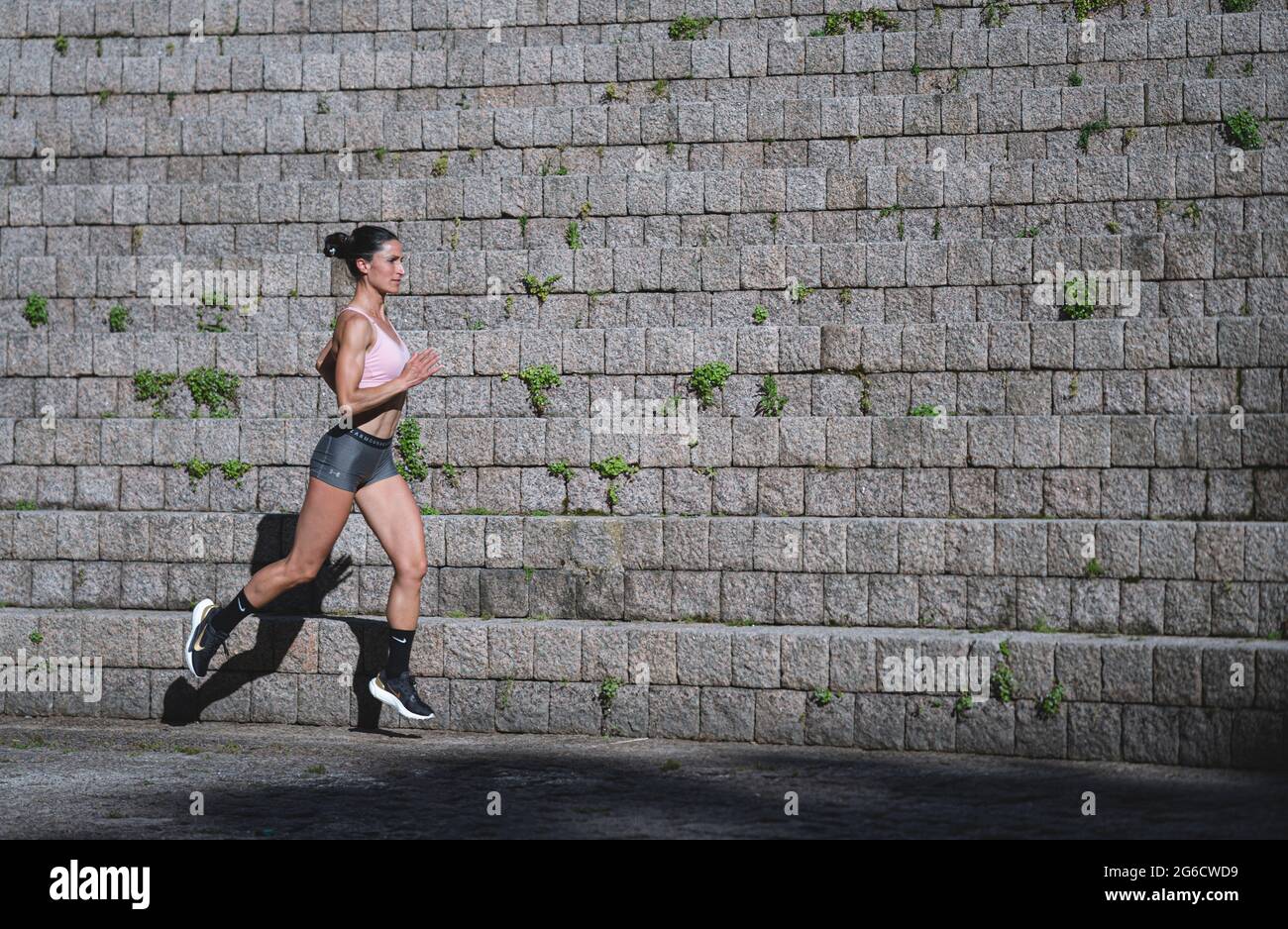 Girl running in the city, it's her lifestyle Stock Photo - Alamy