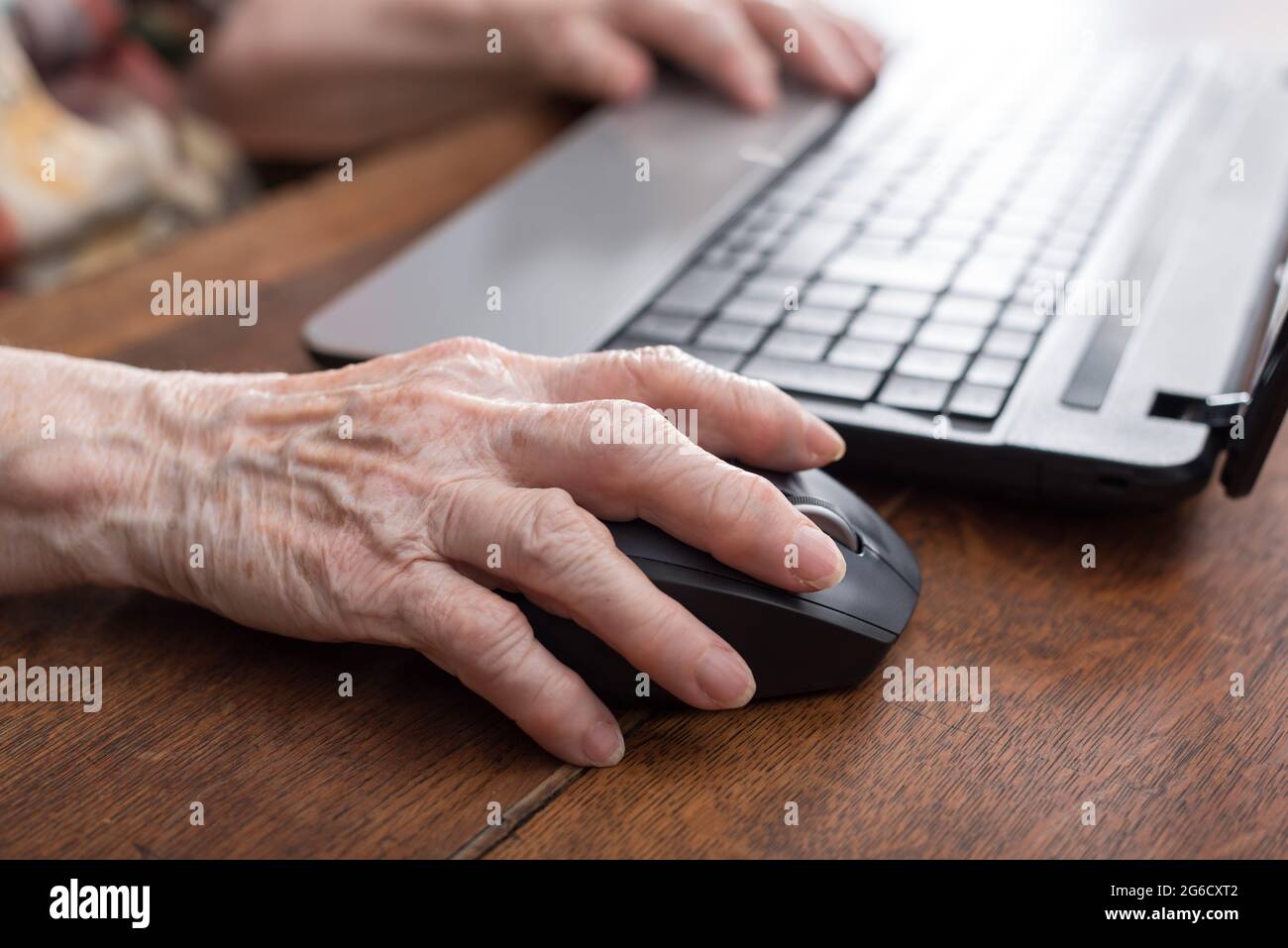 Old woman hand using the mouse of a computer Stock Photo - Alamy