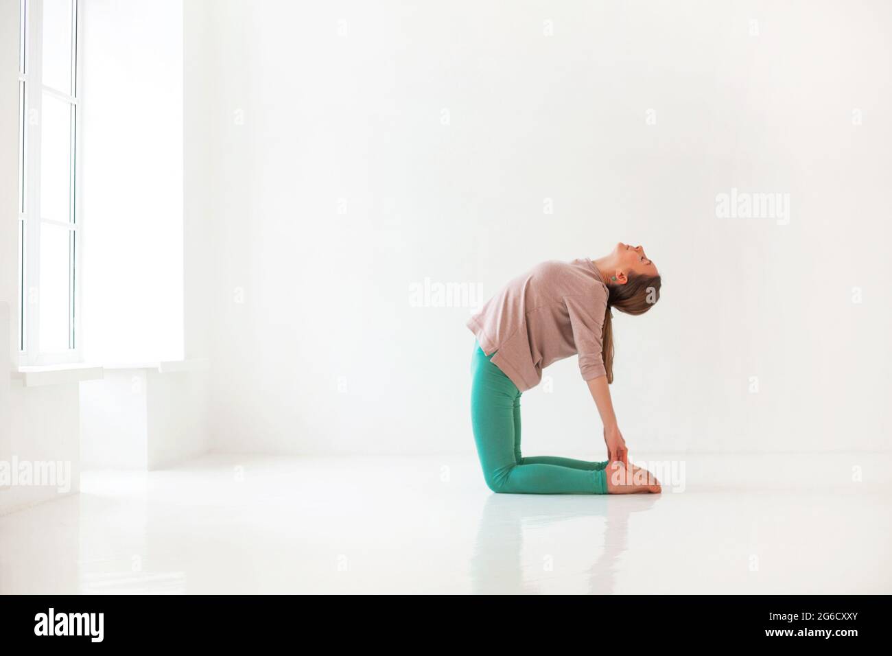 Firefly pose hi-res stock photography and images - Alamy