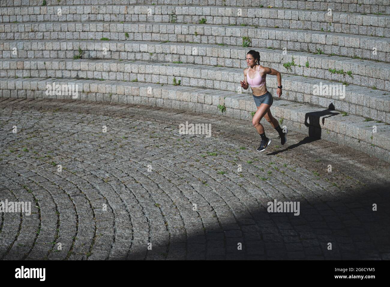Girl running in the city, it's her lifestyle Stock Photo - Alamy