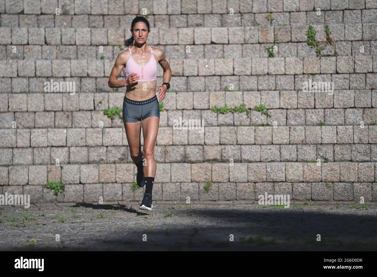 Girl running in the city, it's her lifestyle Stock Photo - Alamy