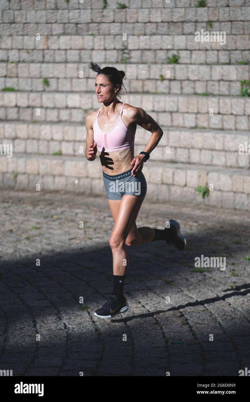 Girl running in the city, it's her lifestyle Stock Photo - Alamy