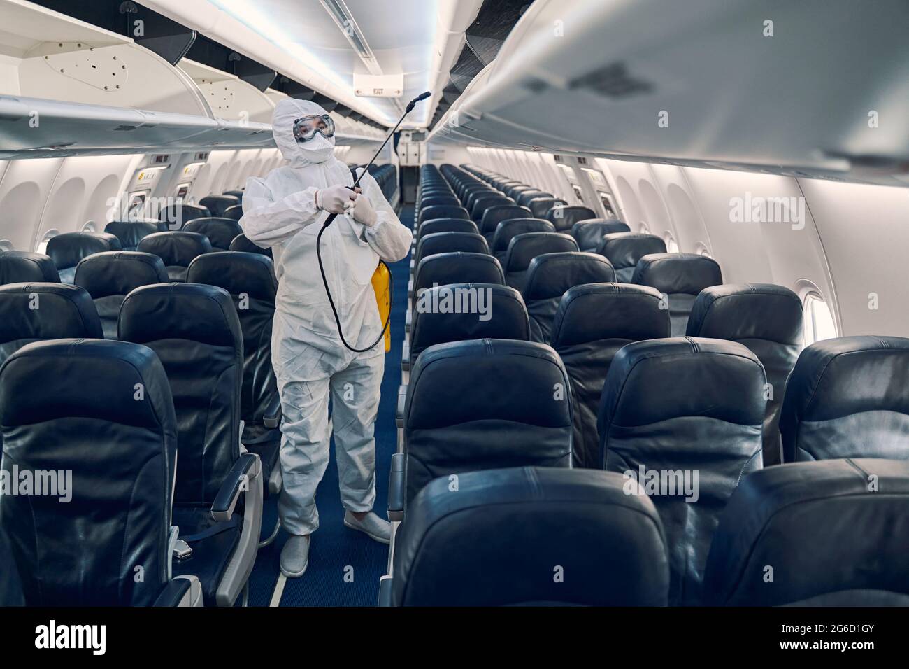 Aircraft lockers hi-res stock photography and images - Alamy