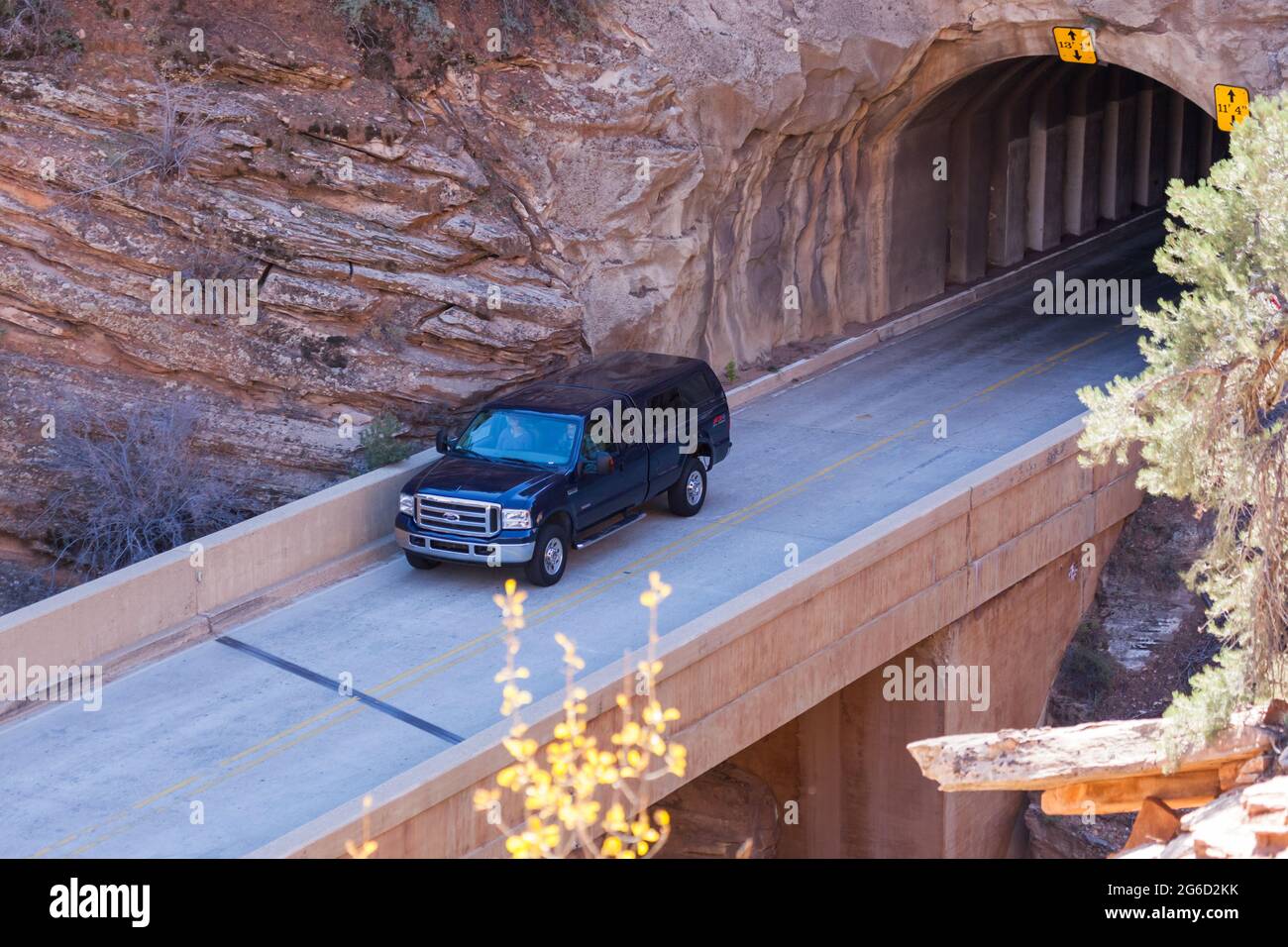 How to drive through a ford hi-res stock photography and images - Alamy