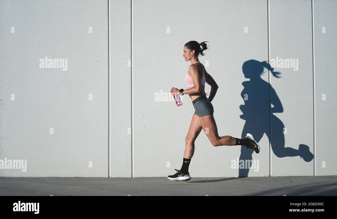 Girl running in the city, it's her lifestyle Stock Photo - Alamy