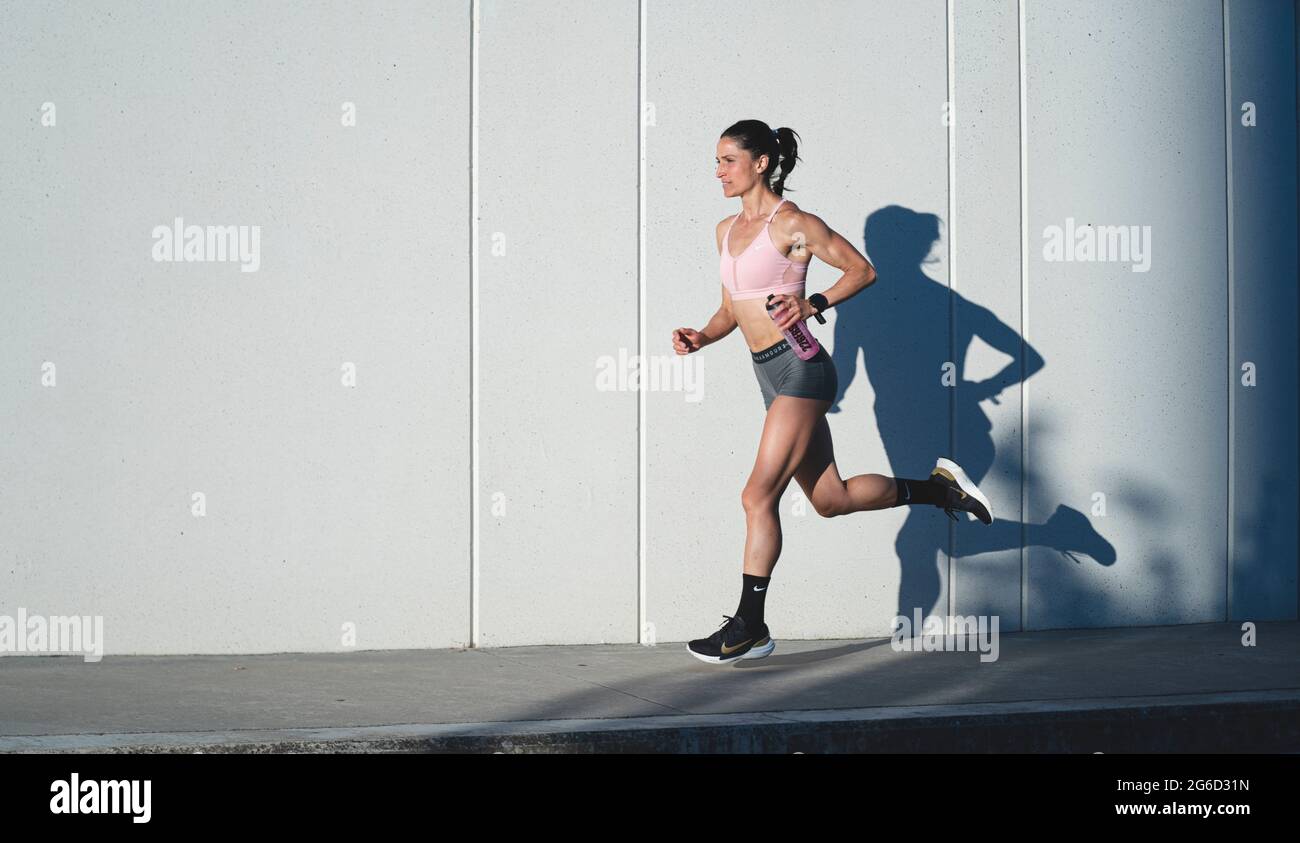 Girl running in the city, it's her lifestyle Stock Photo - Alamy
