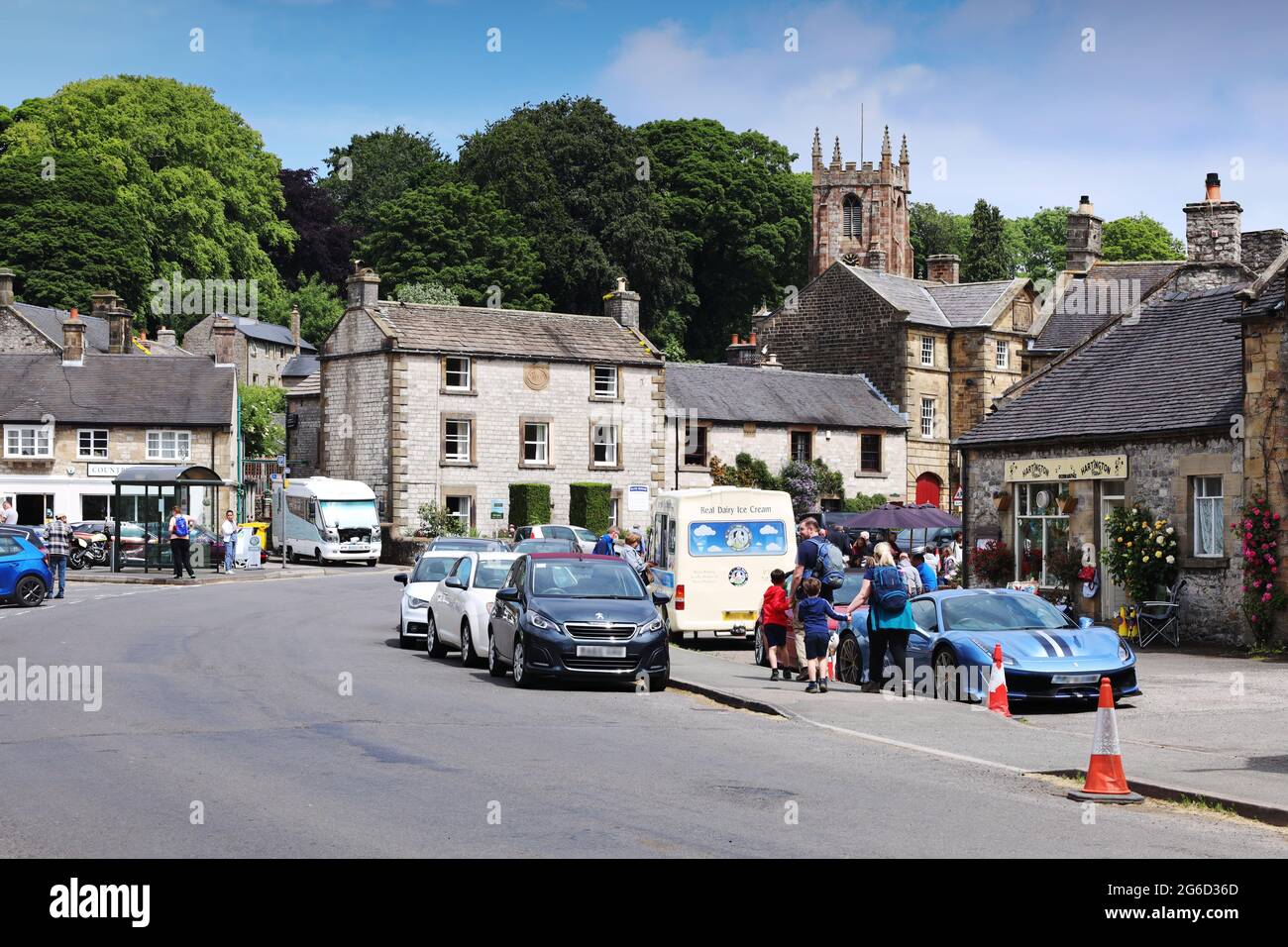 Hartington, Peak District, Derbyshire, England, UK - Tourists queue at ...
