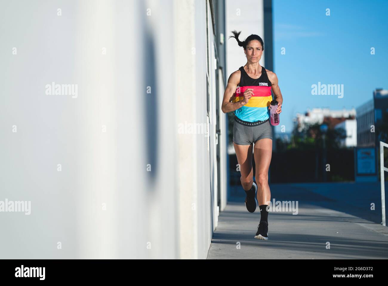 Girl running in the city, it's her lifestyle Stock Photo - Alamy