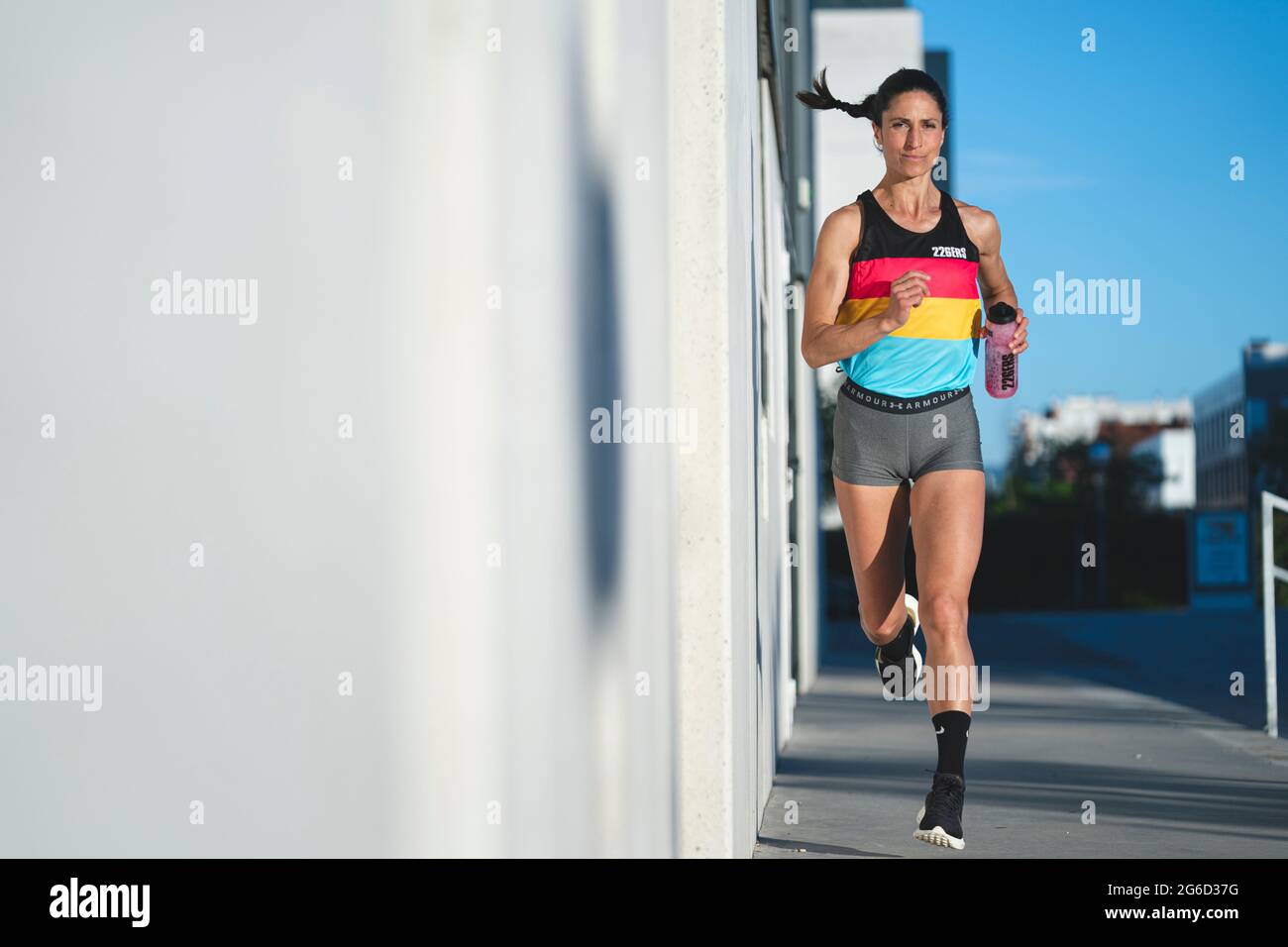 Girl running in the city, it's her lifestyle Stock Photo - Alamy
