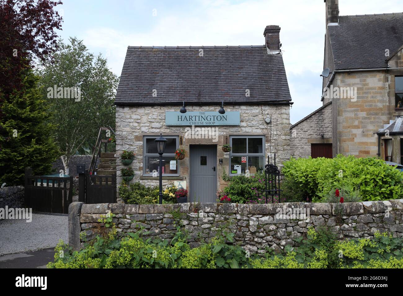 Hartington peak district derbyshire hi-res stock photography and images ...