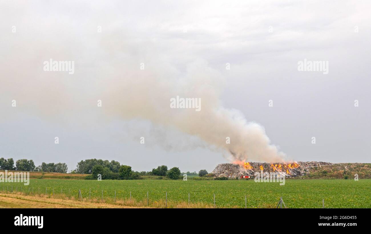 Landfill Garbage Fire Inferno With Heavy Smoke Stock Photo - Alamy