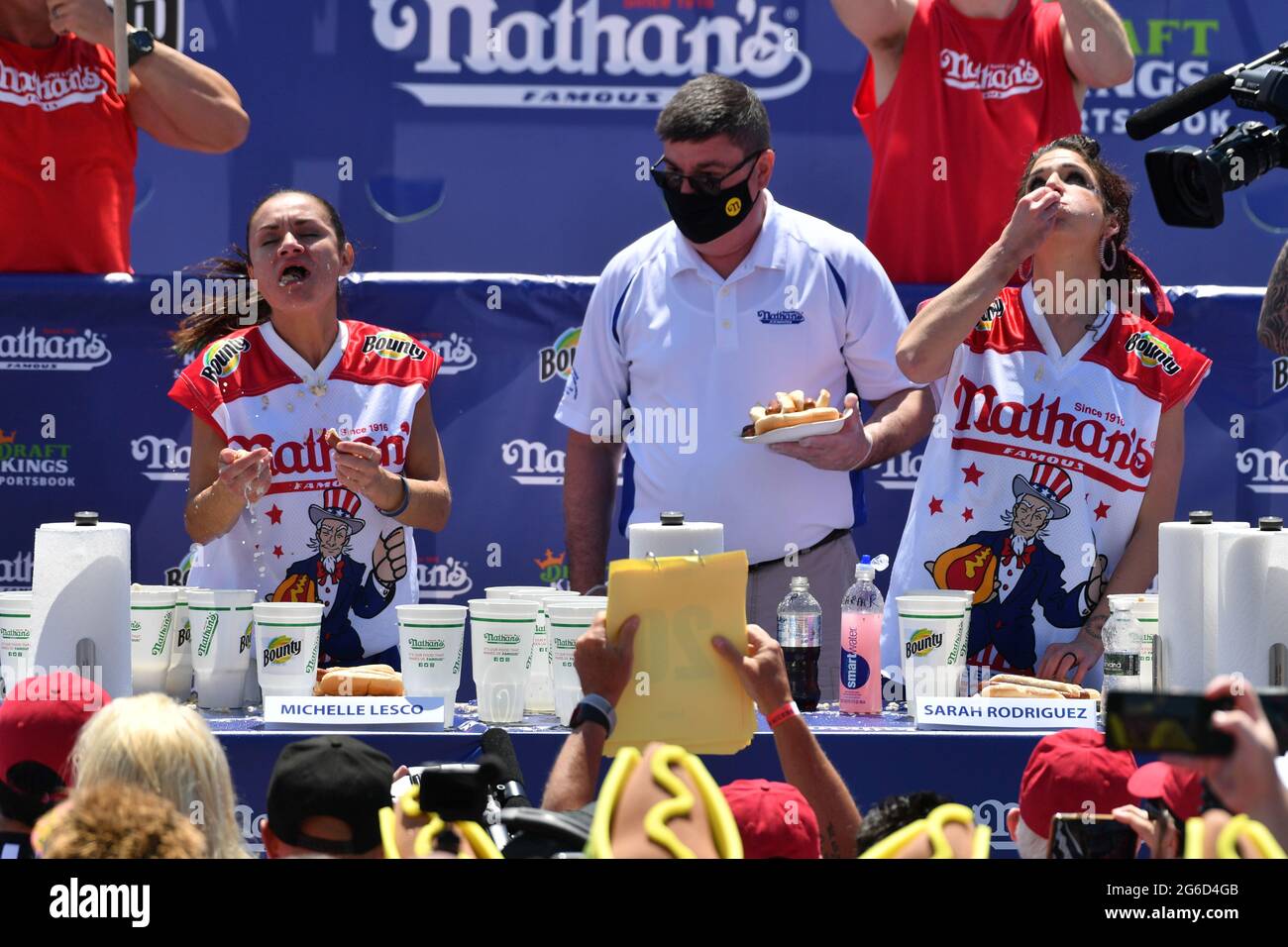 Michelle Lesco wins the 2021 women's Nathan's Famous Fourth of July ...