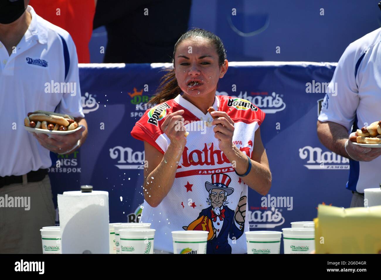 Michelle Lesco wins the 2021 women's Nathan's Famous Fourth of July ...