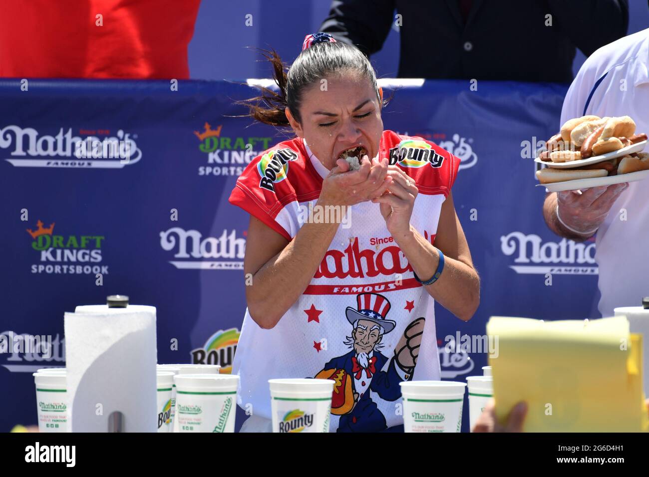 Michelle Lesco wins the 2021 women's Nathan's Famous Fourth of July ...