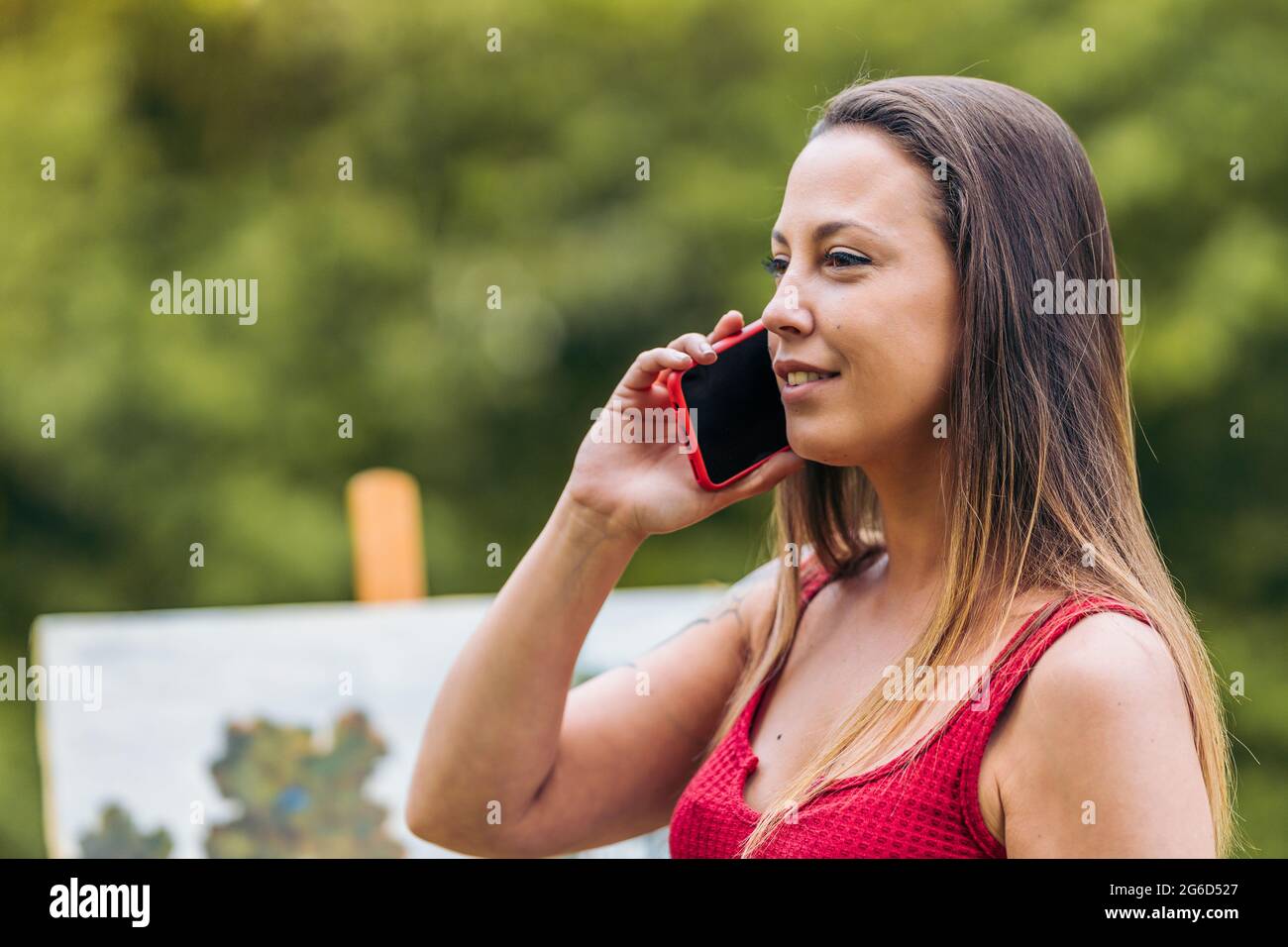 Artist talking hi-res stock photography and images - Alamy