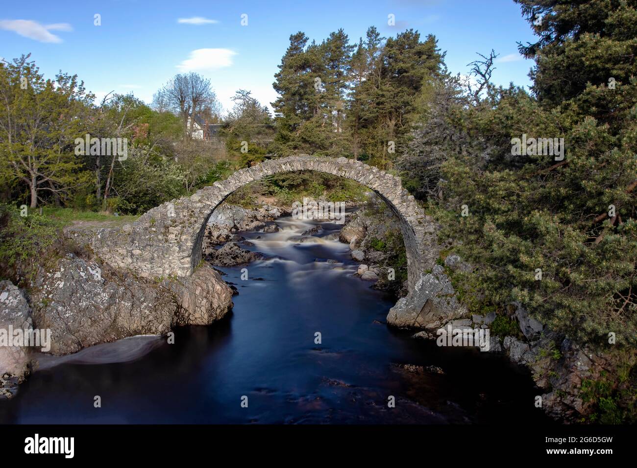 The Old Pack Horse Bridge in Carrbridge, Scottish Highlands, UK Stock ...