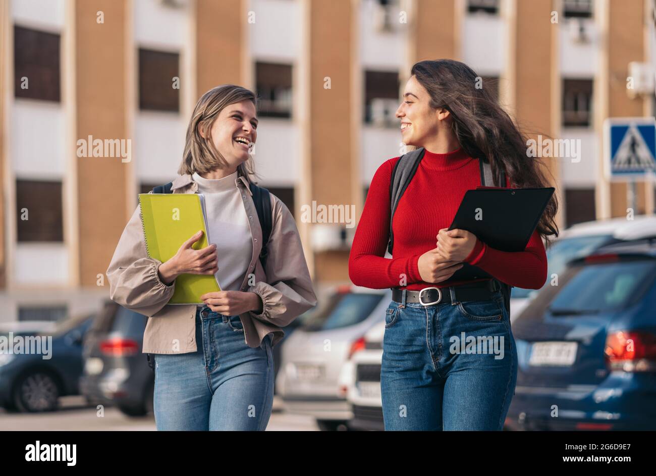 Teenager students going to school hi-res stock photography and images ...